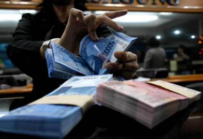 Jeblok Lagi, Kurs Rupiah Jisdor Rp 15.246 Per Dolar AS | tempo.co
