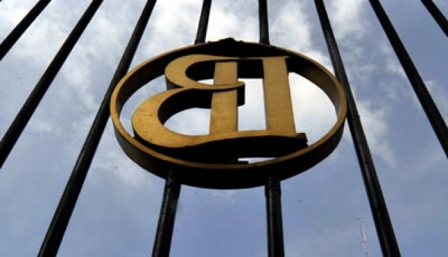 DPR Sepakat Naikkan Gaji Gubernur BI | tempo.co