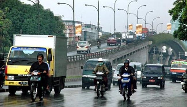 Seorang Pria Terjun dari Flyover Senen karena Cekcok dengan Pacar ...