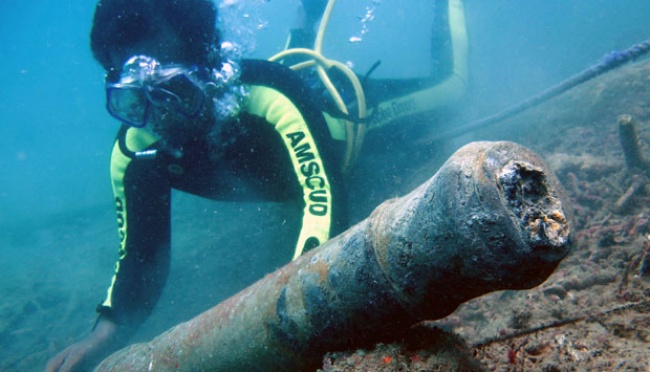 Meriam VOC Belanda di Laut Mentawai | tempo.co