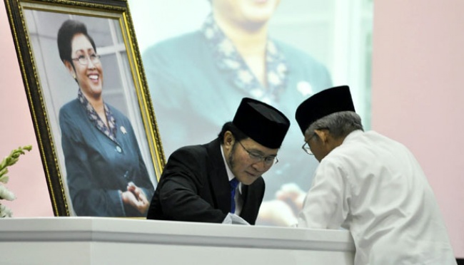 Penghormatan Terakhir dari Saudara dan Teman Menkes Endang Rahayu ...