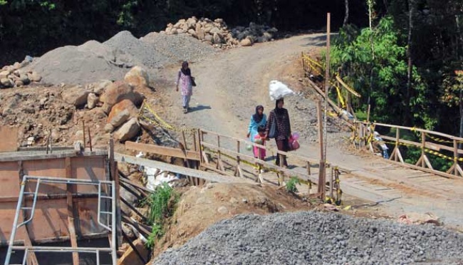 Mudik Lebaran 2023, Pemprov Sumbar Lakukan Pelebaran Jalan Sicincin ...