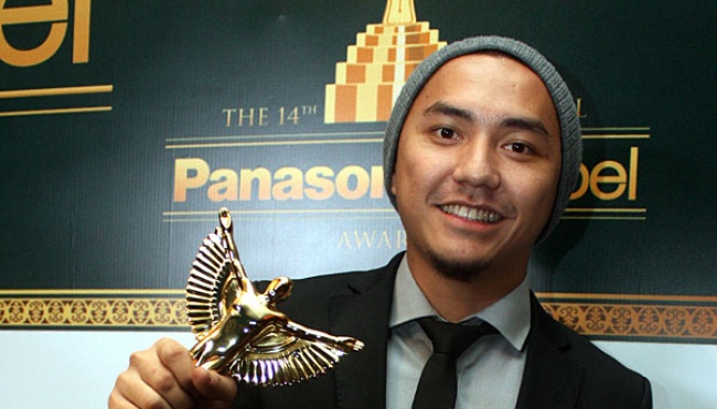 Main Film Mama Cake, Omesh Merasa Sengsara | tempo.co