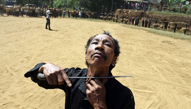 14 Orang Luka Kena Air Keras, Dukun Pemberi Ilmu Kebal Buron | tempo.co