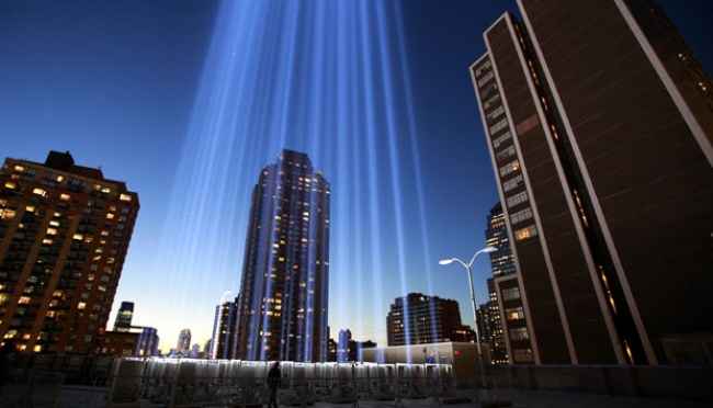 Melihat Kemegahan WTC Dalam Tribute in Light | tempo.co