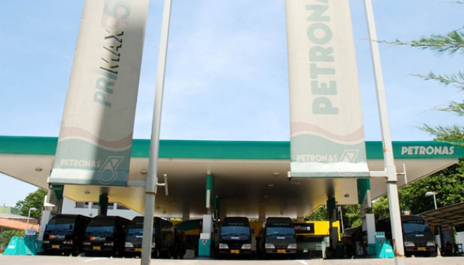 SPBU Petronas Berubah Menjadi Pool Travel | tempo.co