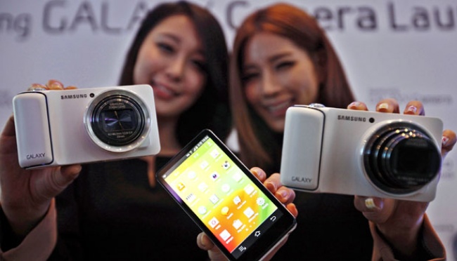 Galaxy Camera, Kamera dengan Sistem Operasi Android | tempo.co