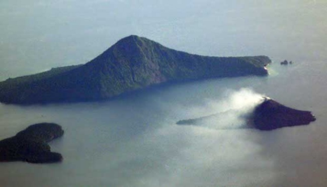 Ada Letusan Strombolian, Krakatau Masih Normal | tempo.co