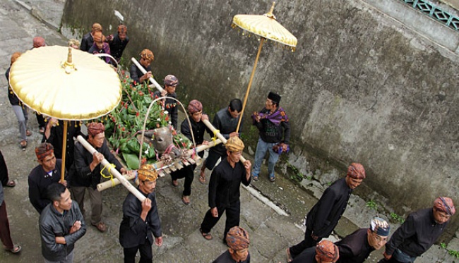 Unan-unan, Upacara Membersihkan Desa Adat Tengger | tempo.co