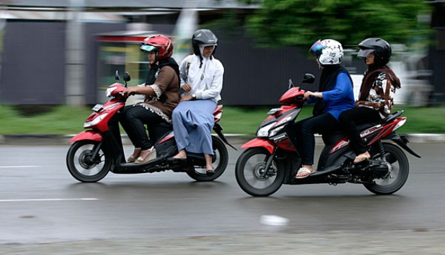 Calon Hakim Agung Setuju Larangan Duduk Ngangkang | tempo.co