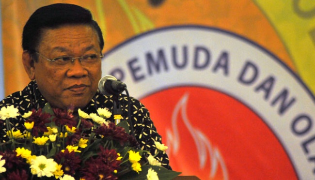 Agung Laksono: Ada 10 Kader Mau Keluar dari Golkar | tempo.co