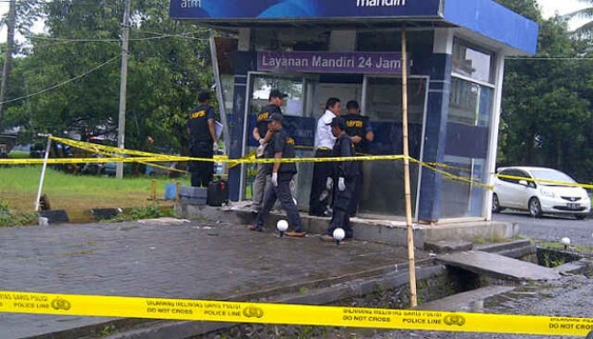 ATM Bank Mandiri Diledakkan Orang Tak Dikenal | tempo.co