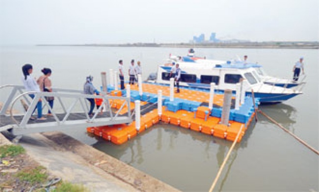 Naik Kapal, Marunda-Muara Baru Hanya 30 Menit | tempo.co