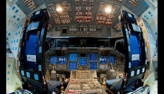 Mengintip Kokpit Pesawat Ulang Alik NASA | tempo.co