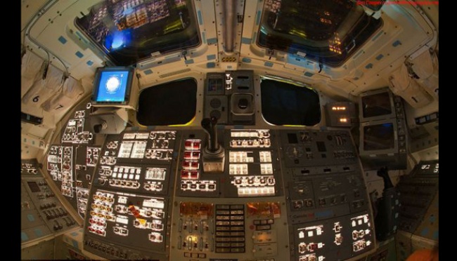 Mengintip Kokpit Pesawat Ulang Alik NASA | tempo.co