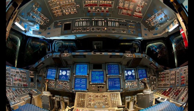 Mengintip Kokpit Pesawat Ulang Alik NASA | tempo.co