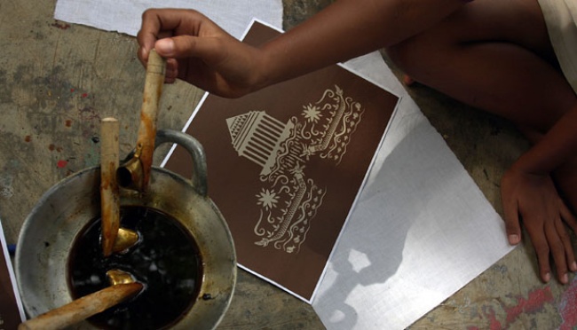 Melihat Sejumlah Anak Belajar Membuat Batik Khas Tangerang | tempo.co