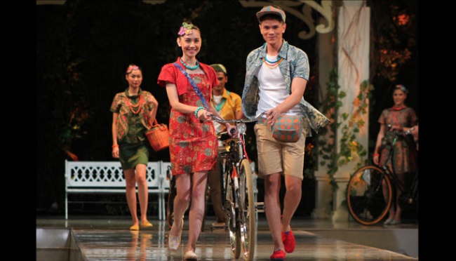 Kreasi Busana Musim Semi Khas Batik Keris | tempo.co