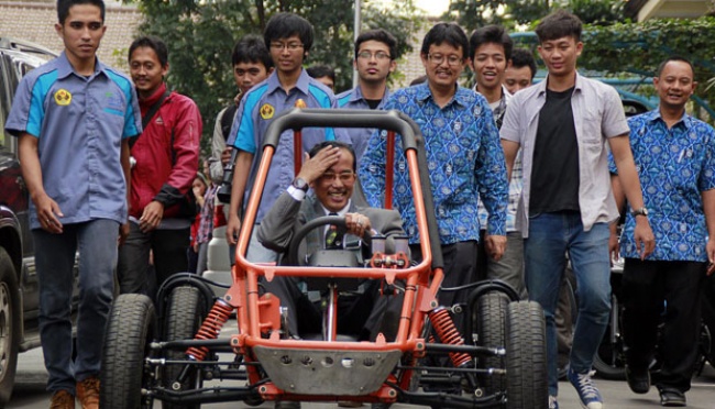 Universitas Pasundan Luncurkan Mobil Listrik | tempo.co