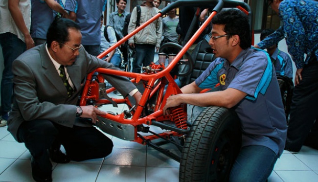 Universitas Pasundan Luncurkan Mobil Listrik | tempo.co