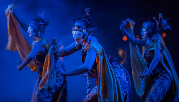 Dancing with Animal Masks - En.tempo.co