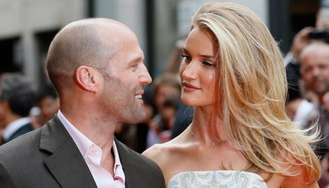 Kemesraan Rosie Huntington-Whiteley dan Jason Statham | tempo.co