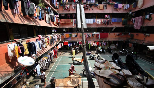 Warga Mulai Kosongkan Rusun Angke | tempo.co