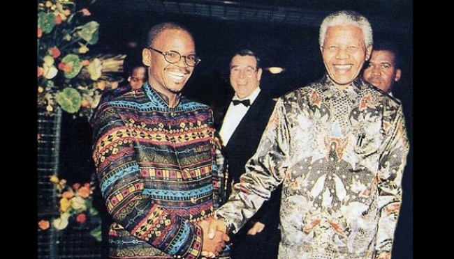 Warna-warni Kemeja Batik Nelson Mandela | tempo.co