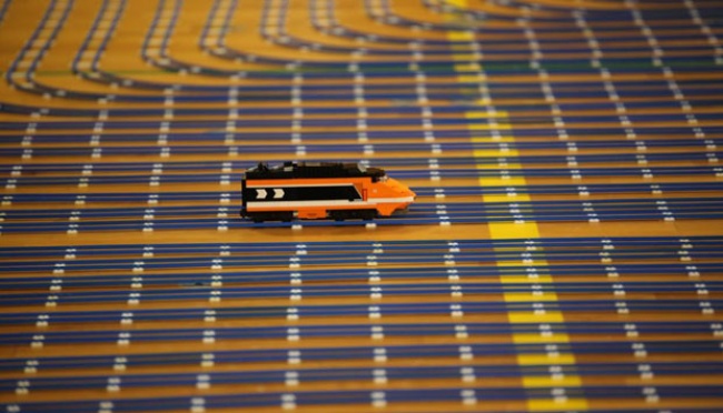 Rel Kereta Mainan Terpanjang di Dunia dari Lego | tempo.co