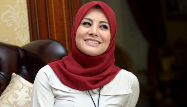 Sehari Bersama Diva Cantik Cici Paramida | tempo.co