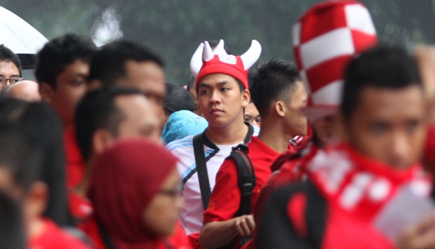 Atribut Unik Para Suporter Liverpool - foto Tempo.co