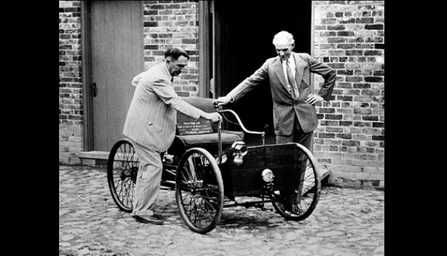 Hari Ini di 1942 Henry Ford Mematenkan Soybean Car Alias Mobil Plastik ...