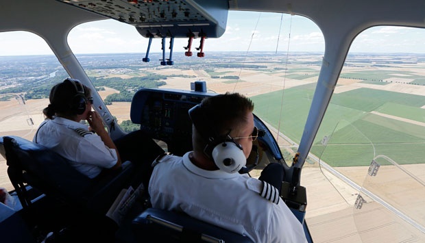 French Zeppelin Takes to Skies near Paris - foto En.tempo.co