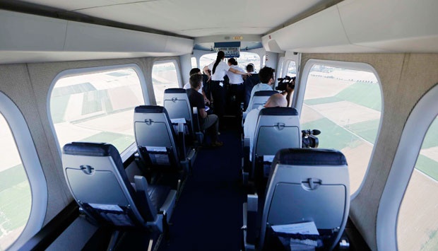 French Zeppelin Takes to Skies near Paris - foto En.tempo.co