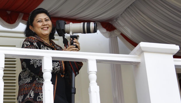 Colek Keluarga Jokowi-Ahok, Bumerang Ani Yudhoyono - Metro Tempo.co