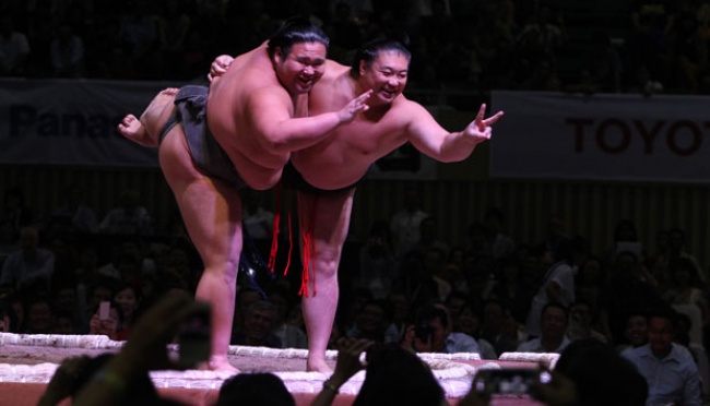 Inilah Teknik-teknik Yang Dilarang Dalam Sumo | tempo.co