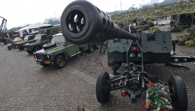 HUT ke-68, TNI Pamer Senjata Perang Terbaru di Monas | tempo.co
