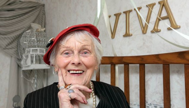 Nenek 82 Tahun Ini Jadi Rocker Tertua di Inggris | tempo.co