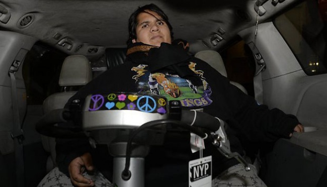 Berbobot 230 Kg, Pria Ini Tidak Boleh Naik Pesawat | tempo.co Berbobot 230 Kg, Pria Ini Tidak Boleh Naik Pesawat | tempo.co