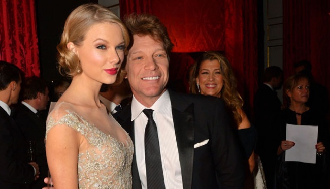 Taylor Swift Tampil Cantik Bak Putri di Istana London | tempo.co