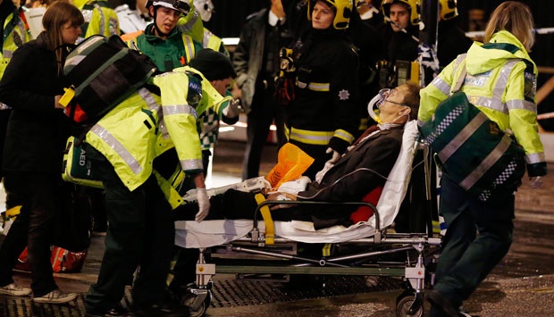 Almost 90 Hurt as Ceiling Collapses at London's Apollo Theatre - foto ...