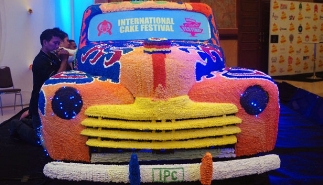 Melihat Kue Raksasa Berbentuk Truk Ford Klasik Tahun 1943 | tempo.co