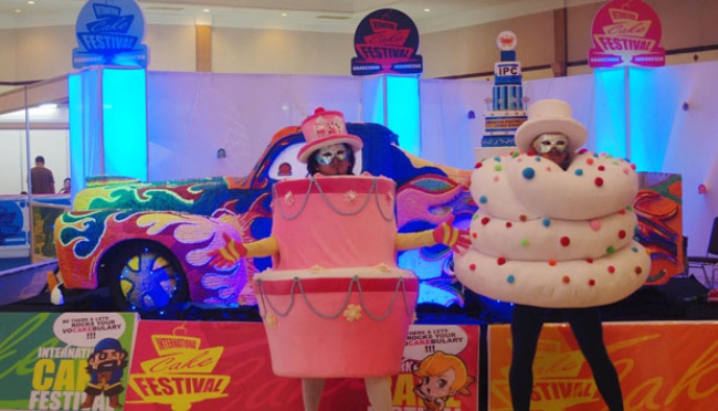 Melihat Kue Raksasa Berbentuk Truk Ford Klasik Tahun 1943 | tempo.co