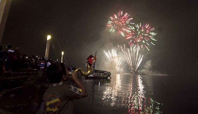 Pesta Kembang Api Sambut Tahun Baru di Ancol | tempo.co