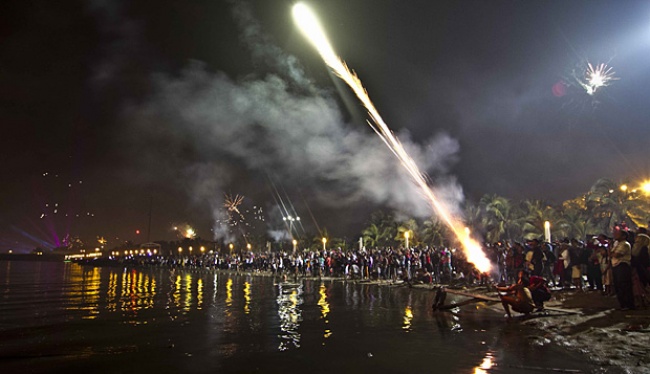 Pesta Kembang Api Sambut Tahun Baru di Ancol | tempo.co