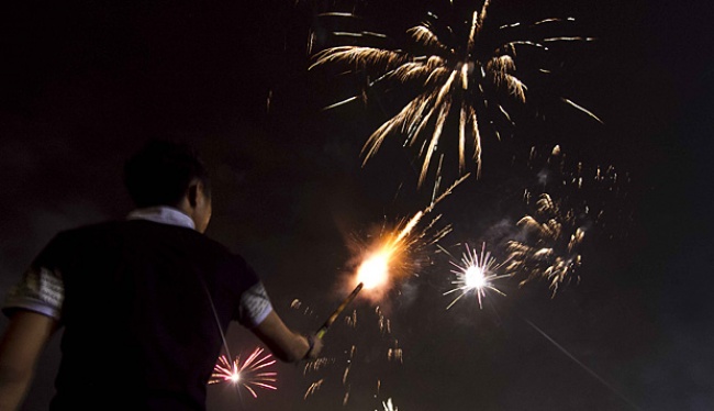Pesta Kembang Api Sambut Tahun Baru di Ancol | tempo.co