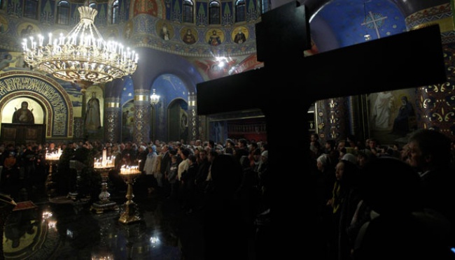 Putin Hadiri Perayaan Natal Kristen Ortodoks di Rusia | tempo.co