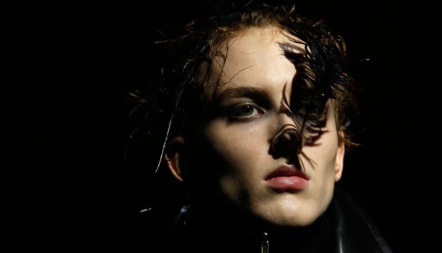 McQueen Shows Dark, Brooding Menswear in London Collections Men - foto ...