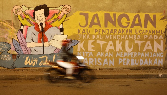 Melihat Mural Bergambarkan Widji Thukul | tempo.co
