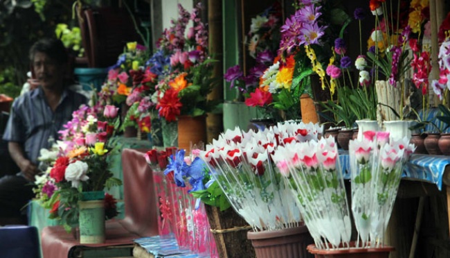Jelang Hari Kasih Sayang, Penjualan Bunga Hias Melonjak | tempo.co